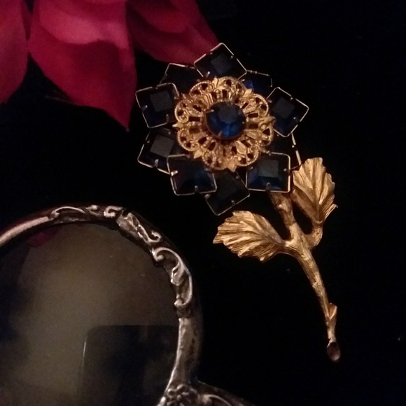 Coro | Jewelry | Vintage Coro Flower Brooch | Poshmark